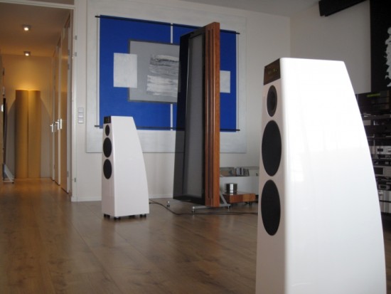 Meridian 818v3 – MC200 – DSP 5200 SE | HFA - The Independent Source for ...