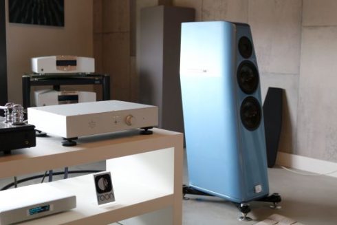 Goldmund Telos 7 with Kharma Elegance DB7 demo at PUUR audio, video ...