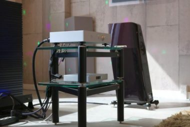 Goldmund Telos 7 with Kharma Elegance S7 Signature demo at PUUR audio ...