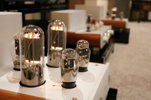 Melody WE-2688 Signature preamp with 211 MAX mono amplifiers | HFA ...