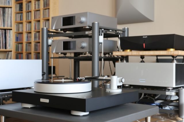 Bergmann Magne Air-Bearing turntable with DS Audio DS W3 Optical ...